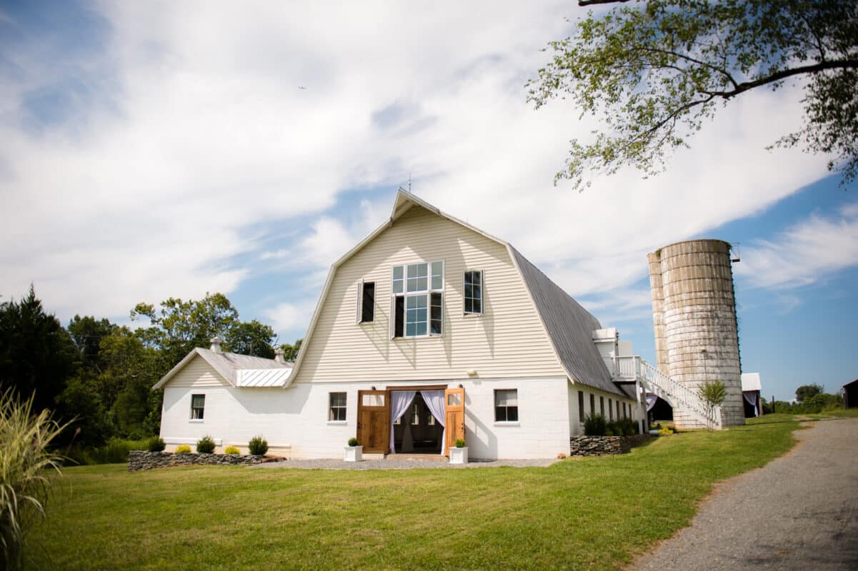 Barn Wedding Venues in Northern Virginia - Wine and Country Weddings